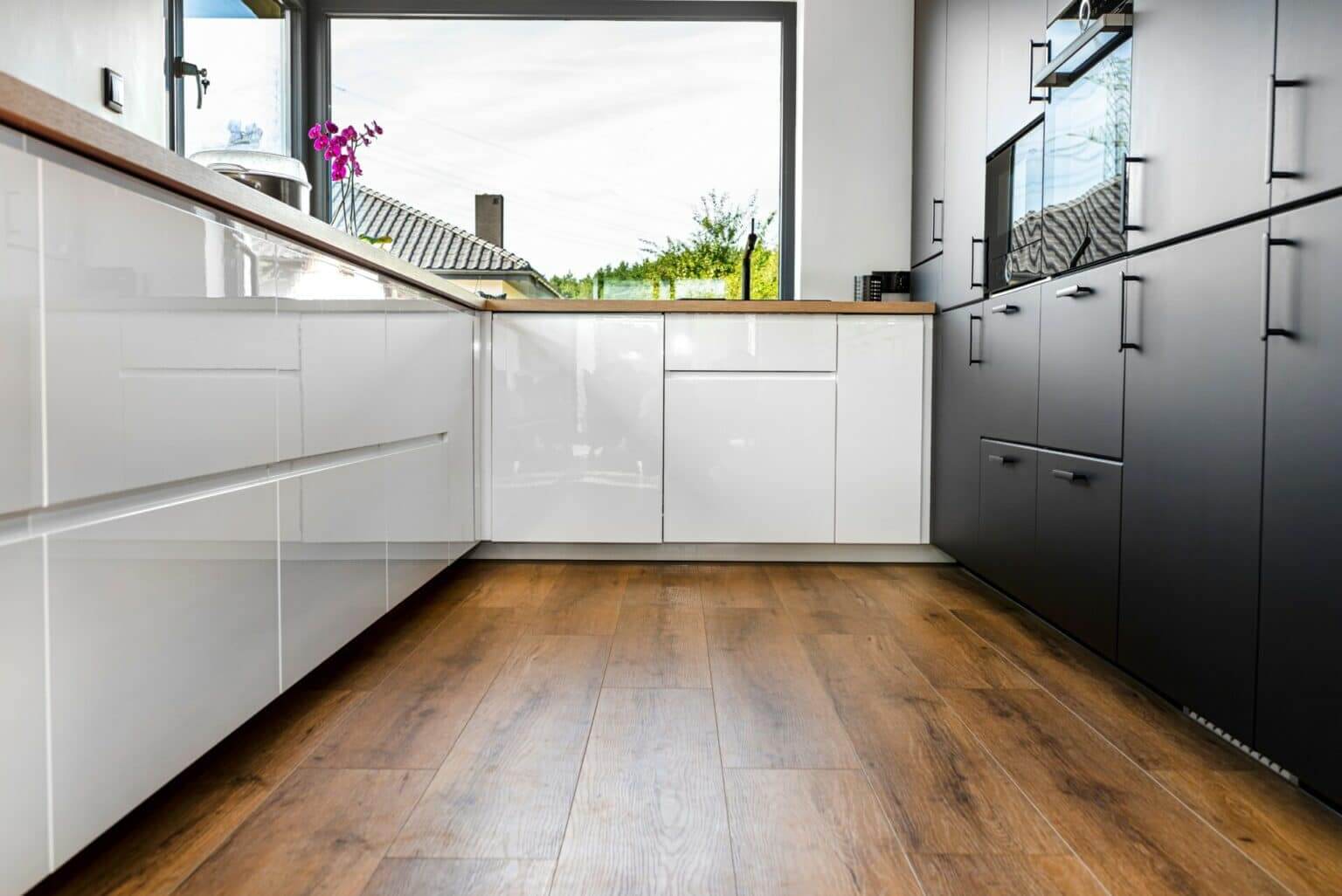 Vinyl Flooring Types: A Comprehensive Guide To Options In The UK | Mr ...